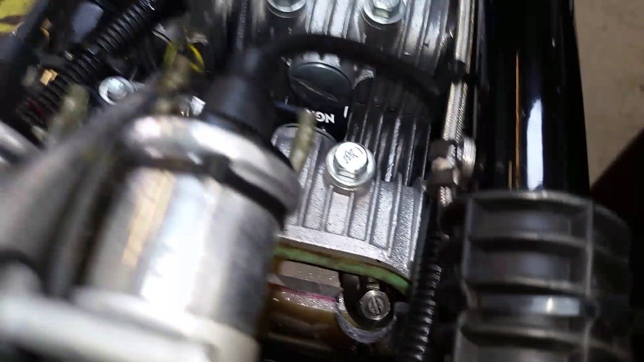 930cc Triumph T150 smaller rocker oil feed - YouTube