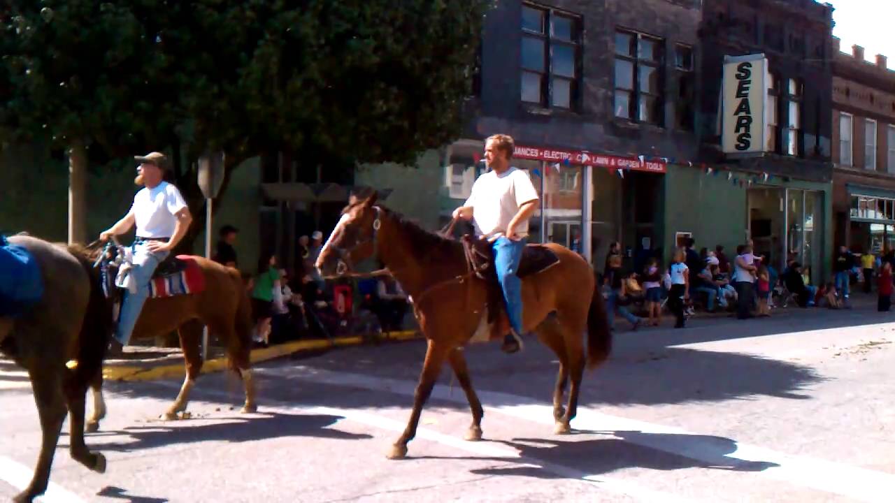Fort Madison Iowa - Rodeo Parade - Horses Part 2 - YouTube