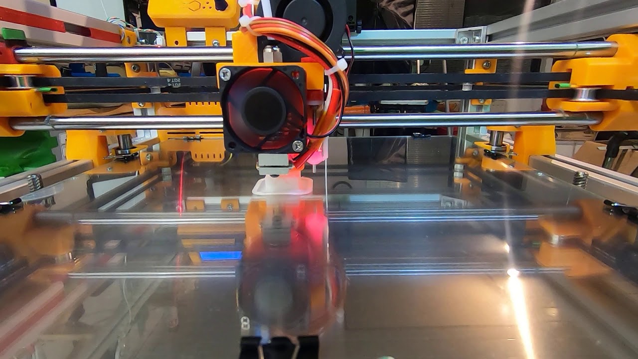 First print with my Hypercube Evolution 80mm/s :) - YouTube