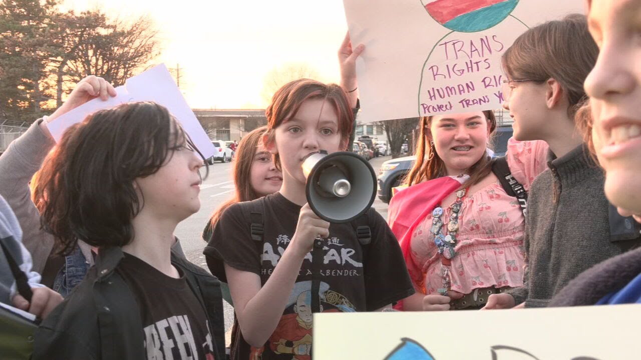6th graders at Noe Middle School stage protest over Kentucky 'pronoun ...