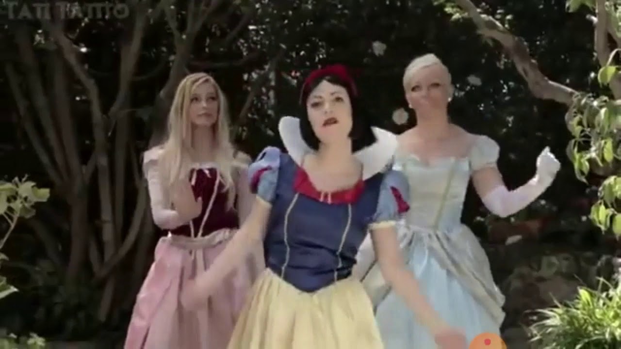 Elsa vs Blancanieves - YouTube
