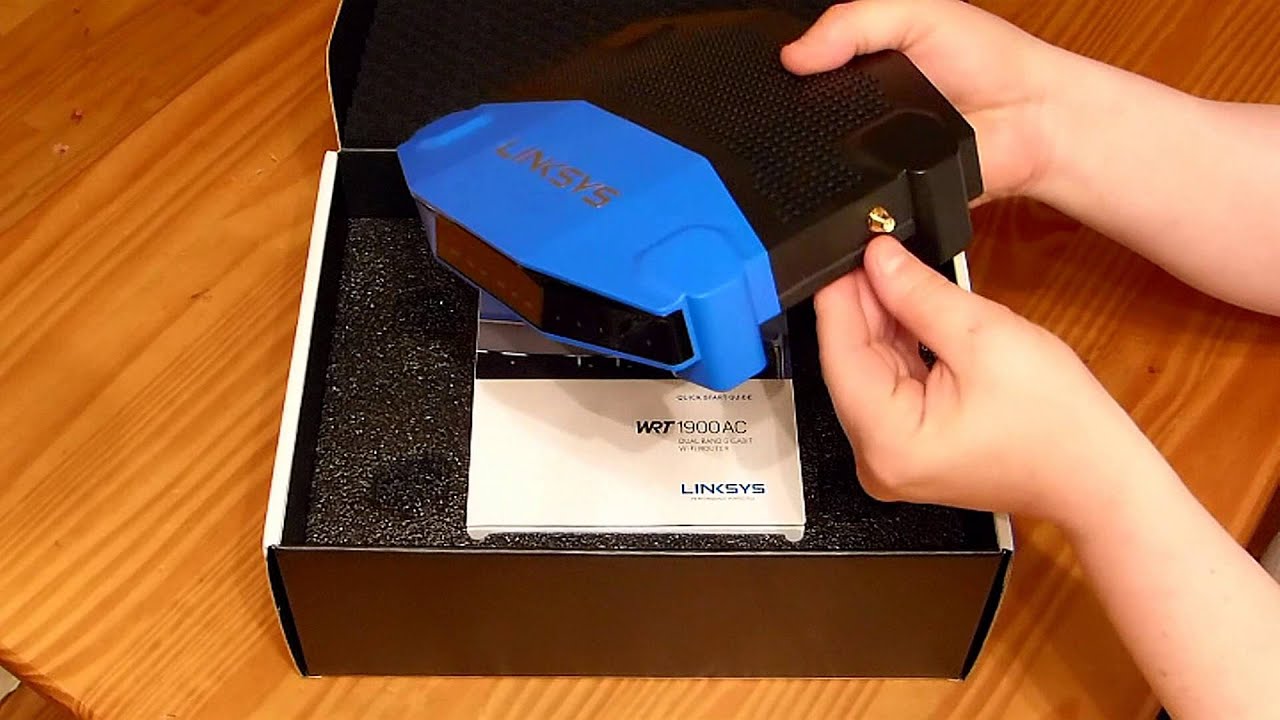 Linksys WRT1900AC Unboxing - YouTube