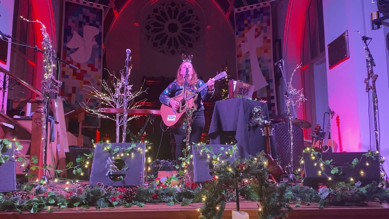 Lizzy Hardingham - God Rest Ye Merry Gentlemen (live at Downend Folk ...