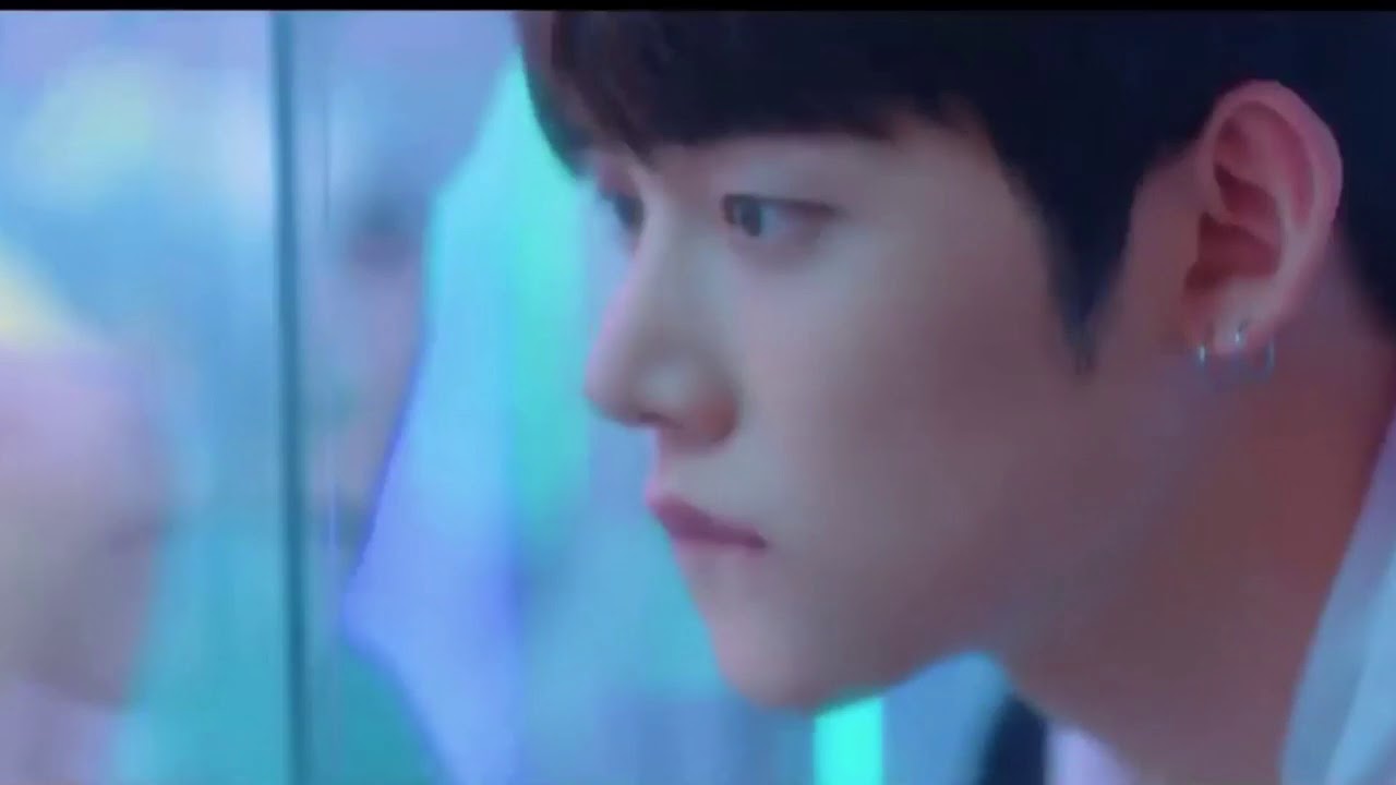 TXT Yeonjun’s lip bite 4 seconds on LOOP - YouTube