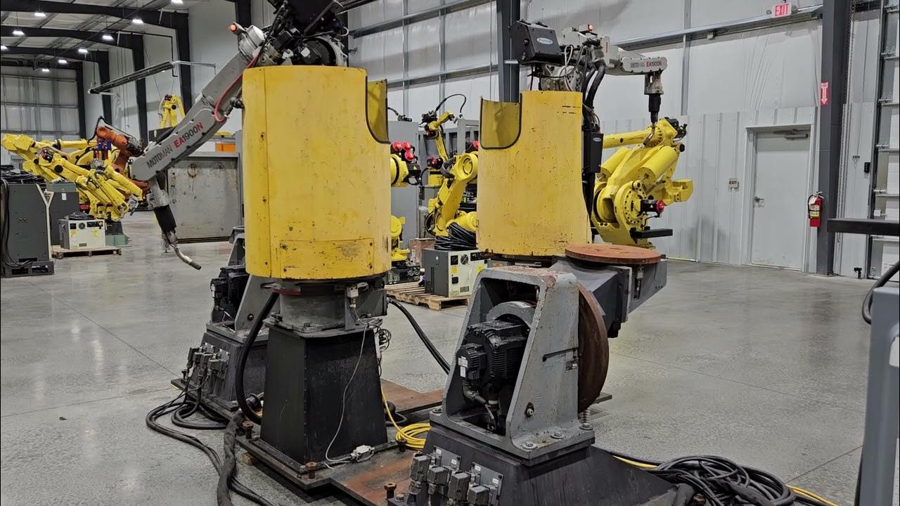 Yaskawa Motoman EA1900N Dual Arm Welding Robots - YouTube