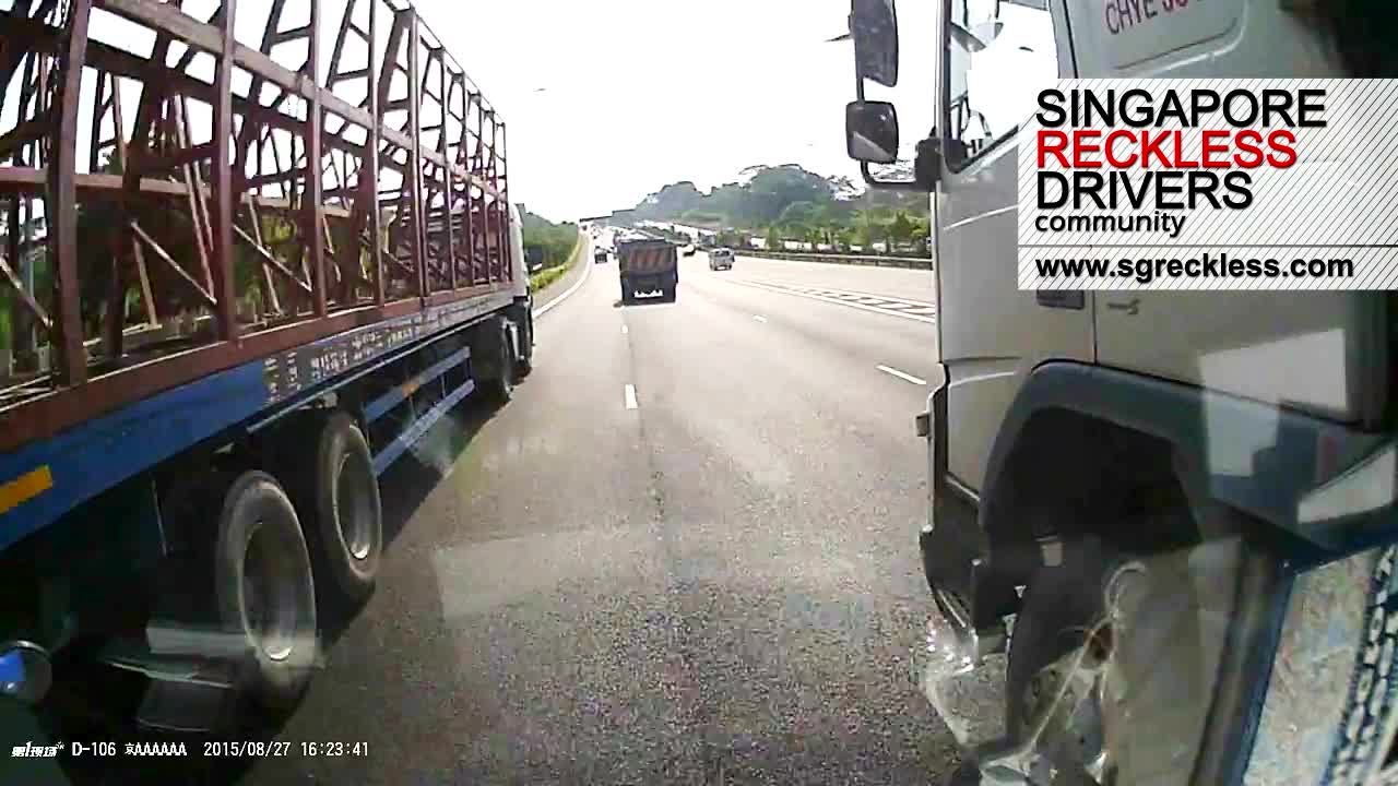 [SRD Community] Lane Merging Accident - YouTube