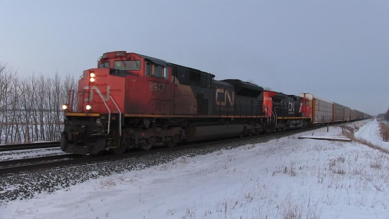 CN Train Spotting HD: Shy K5LLA! | CN 8947 & 2589 Leads CN A417 West At ...