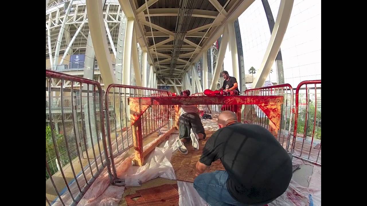 The Walking Dead Escape - YouTube