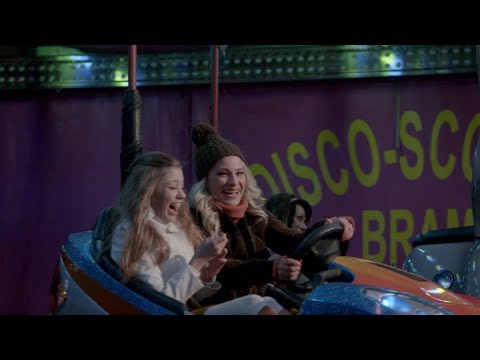 NIET OP TV: Ook An Lemmens gaat los op de botsauto's | Groeten Uit