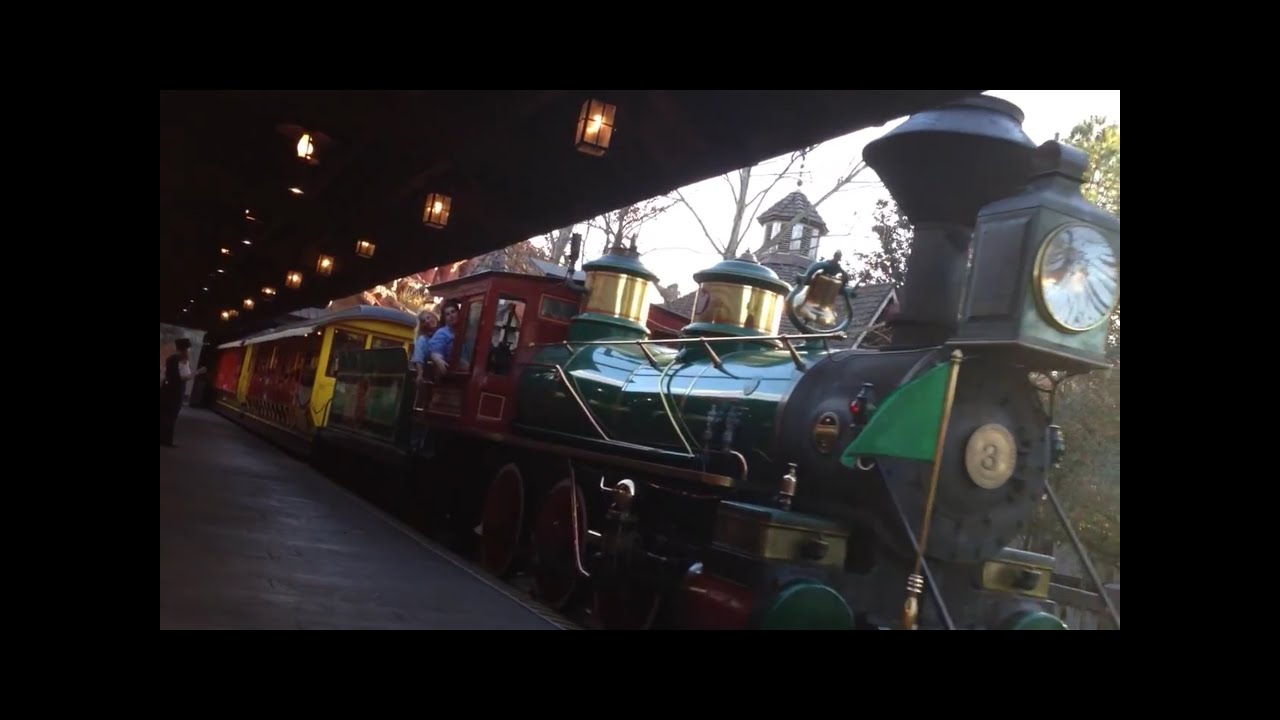 Roger E. Broggie Engine #3 - At Frontierland Station - YouTube