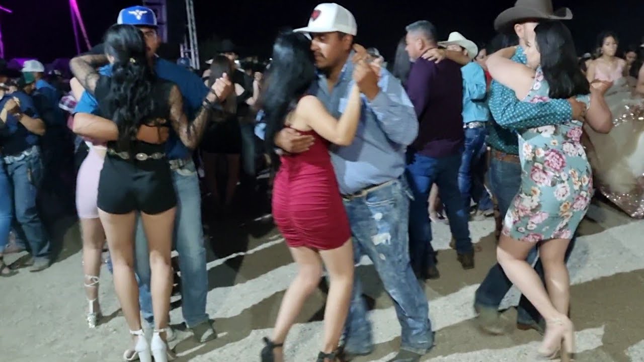 el tilingo lingo en la molina baile de Xv años - YouTube