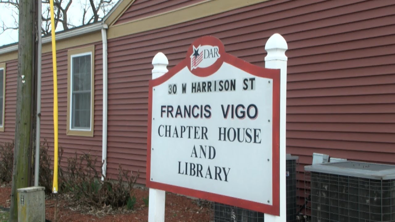 Knox County DAR creating banners to honor military members - YouTube