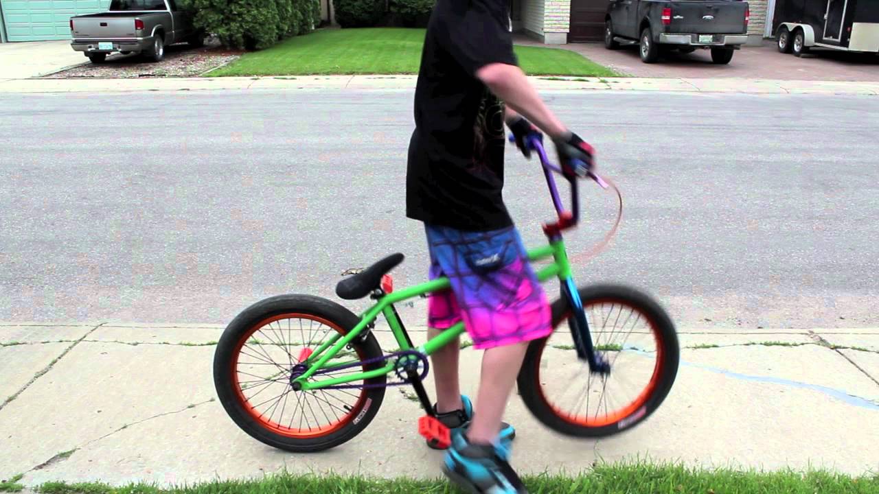 How to Bunnyhop on a BMX Bike - YouTube