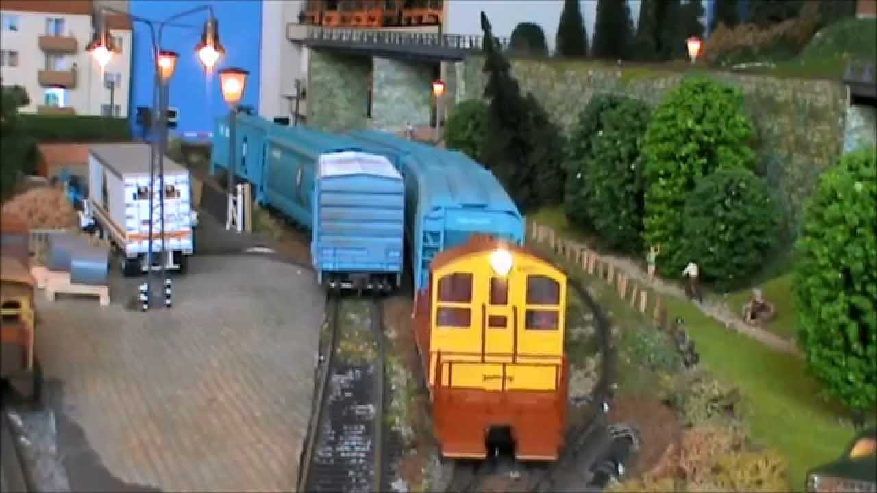 Walthers Mainline. Rock Island EMD SW1 - YouTube