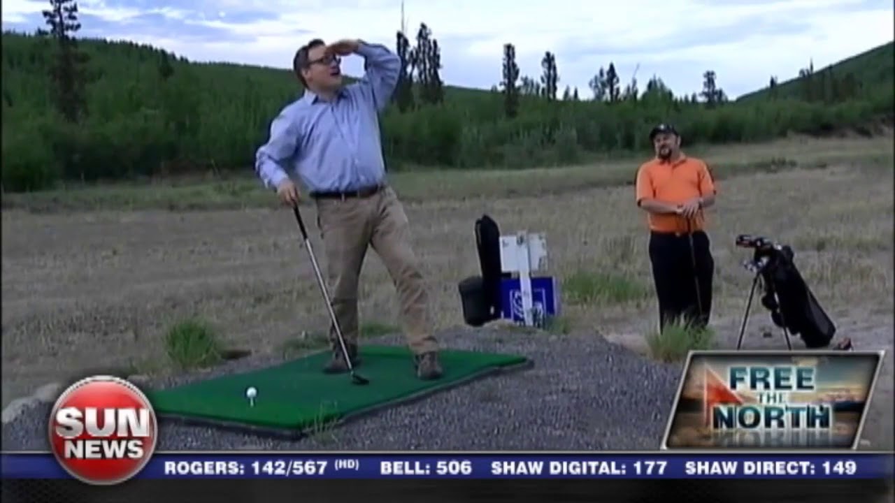 Ezra plays a round of golf in Inuvik - YouTube
