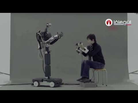 İnsan hareketlerini birebir taklit eden robot