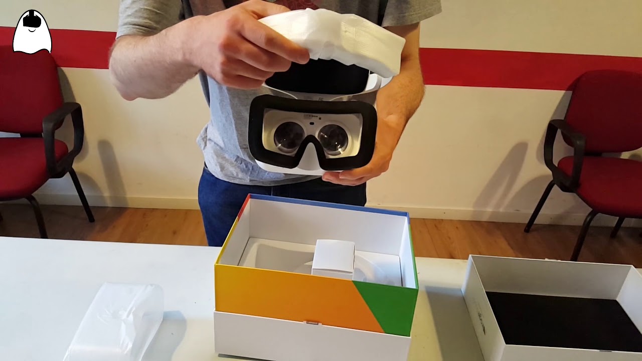 Unboxing of the Lenovo Mirage Solo - YouTube