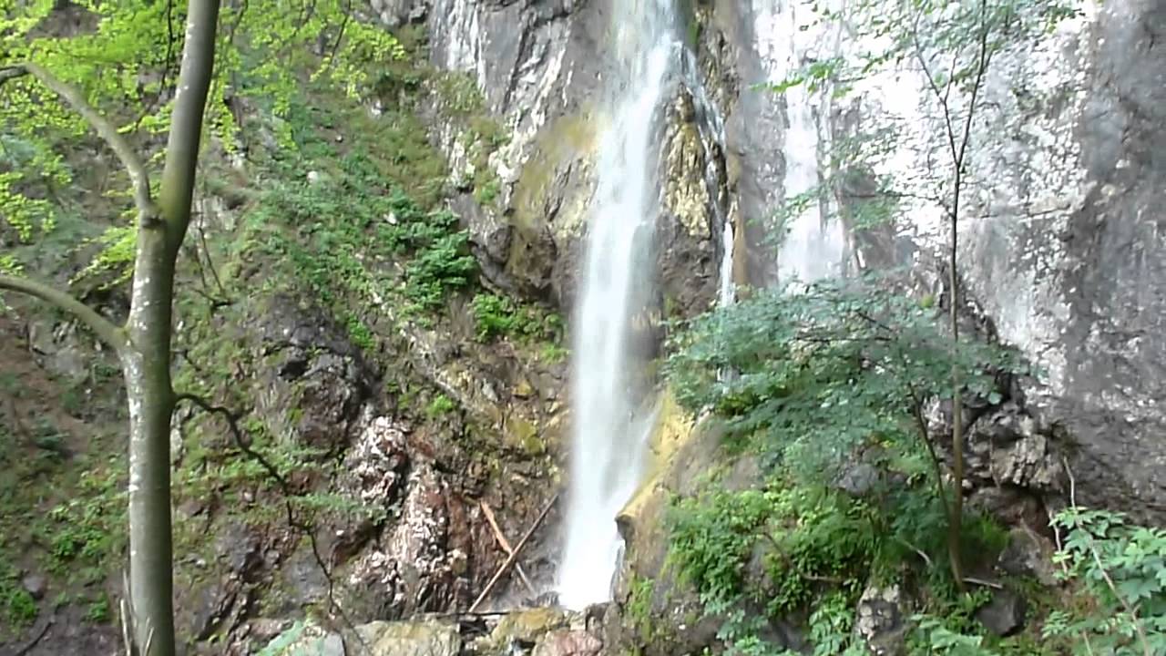 Reka Manastirica na Divčibarima u delu vodopada "Skakalo" - YouTube