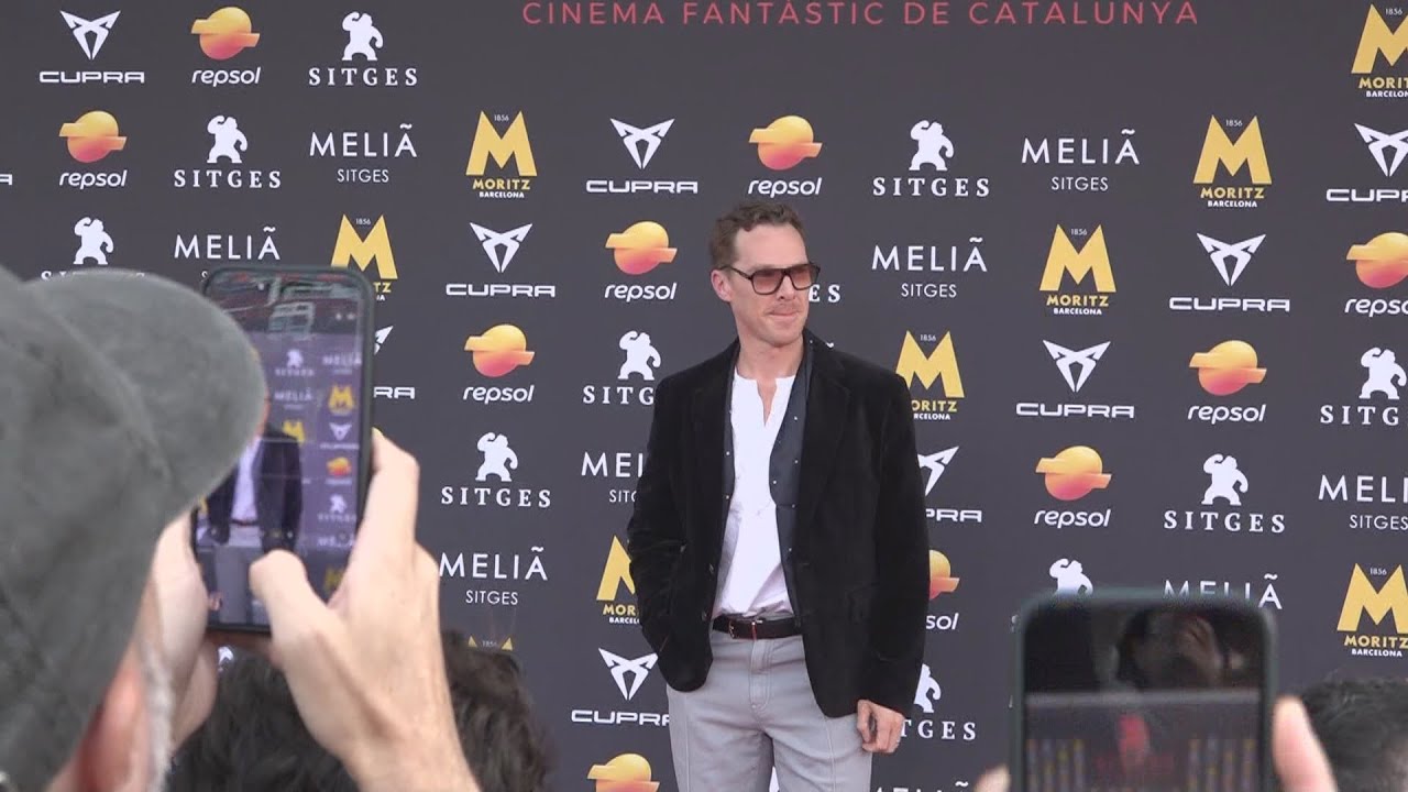 L'actor Benedict Cumberbatch, Premi Màquina del Temps a Sitges - YouTube