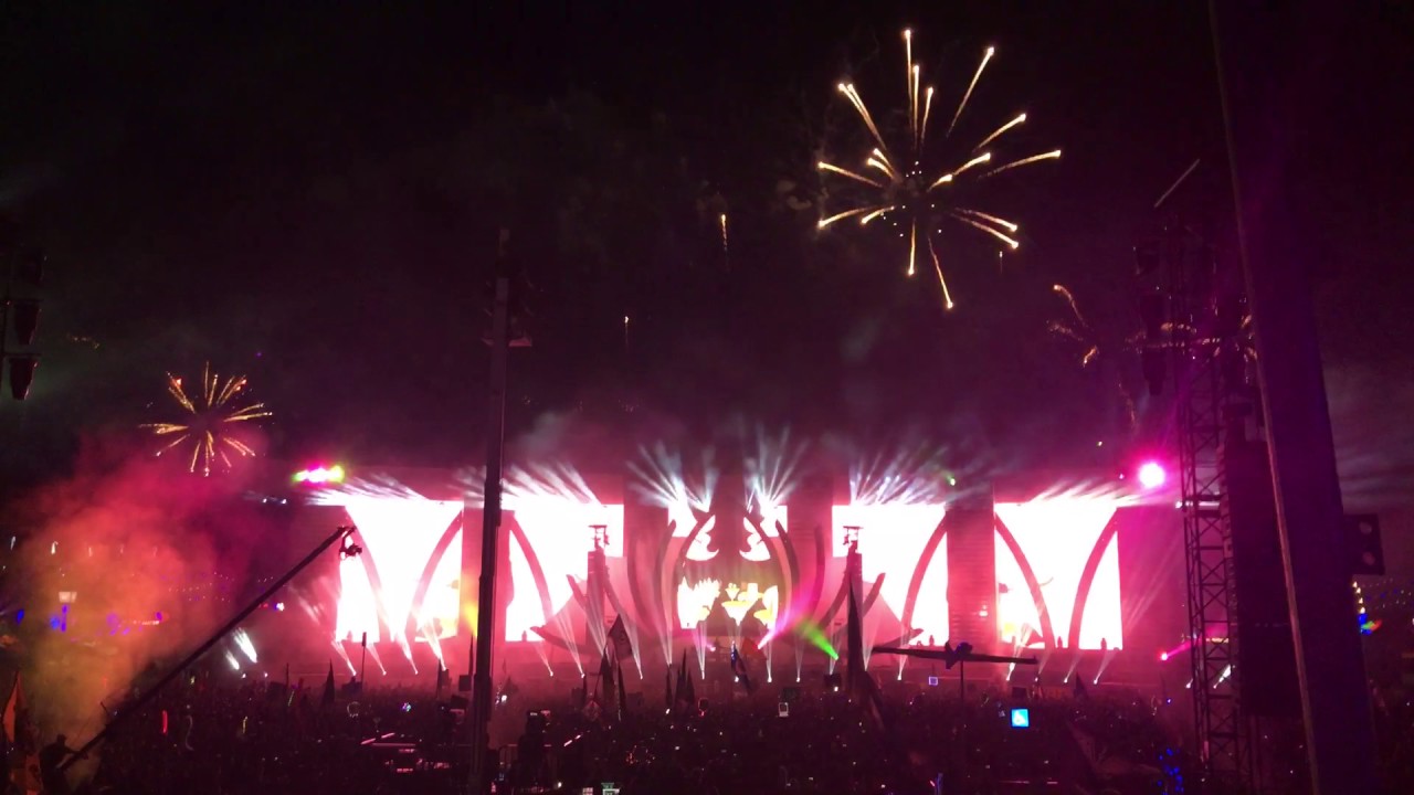 Porter Robinson's EDC 2017 Set Ends With Epic Fireworks Show - EDMTunes