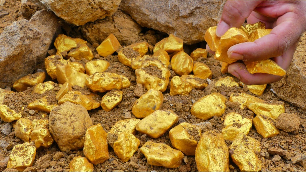 Gold hunting! most expensive discovered gold in hard underground stone ...