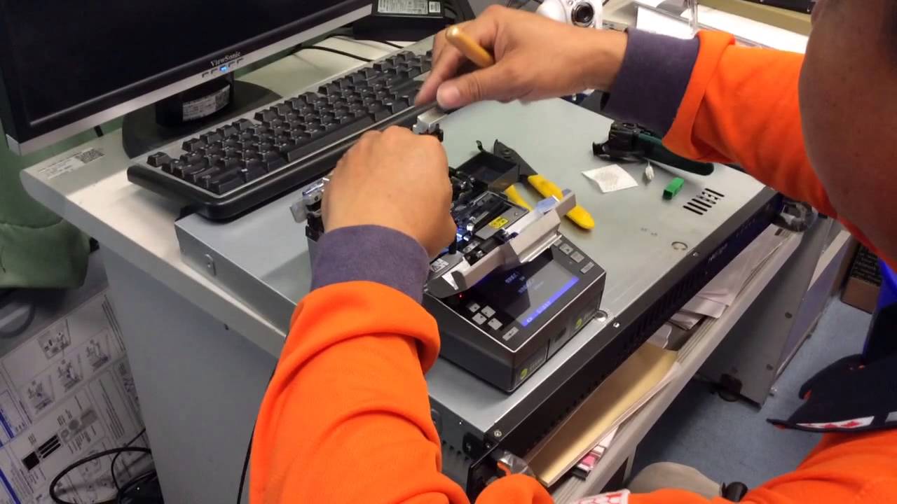 1041027-中投有線-光纖網路-光纖熔接1 - YouTube