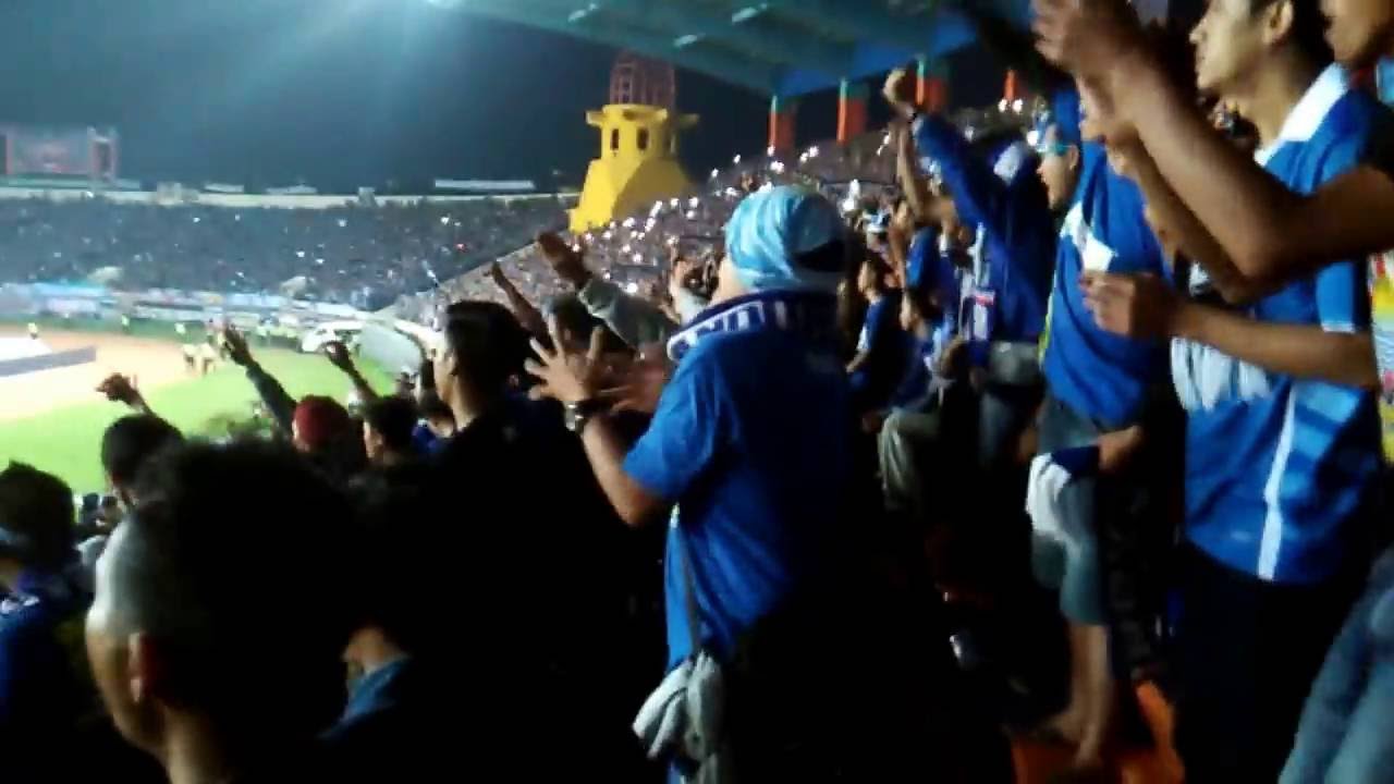 Persib bandung itulah namamu tribun timur viking - YouTube