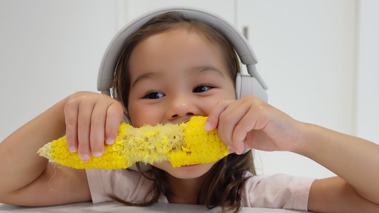 4K) 초당 옥수수 먹방 Corn MUKBANG - YouTube