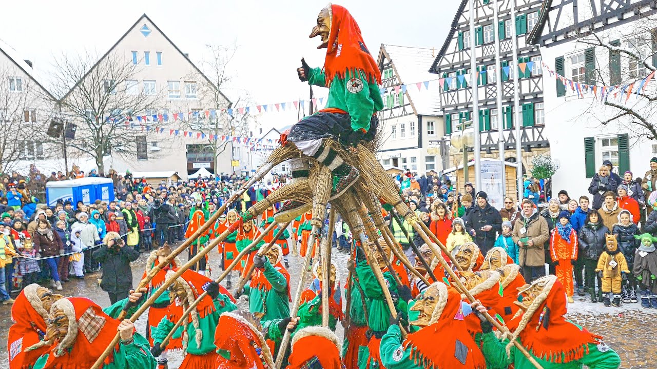German carnival in Pfullingen 4K. Gruppe Trochtelfingen. Fasnetsumzug ...