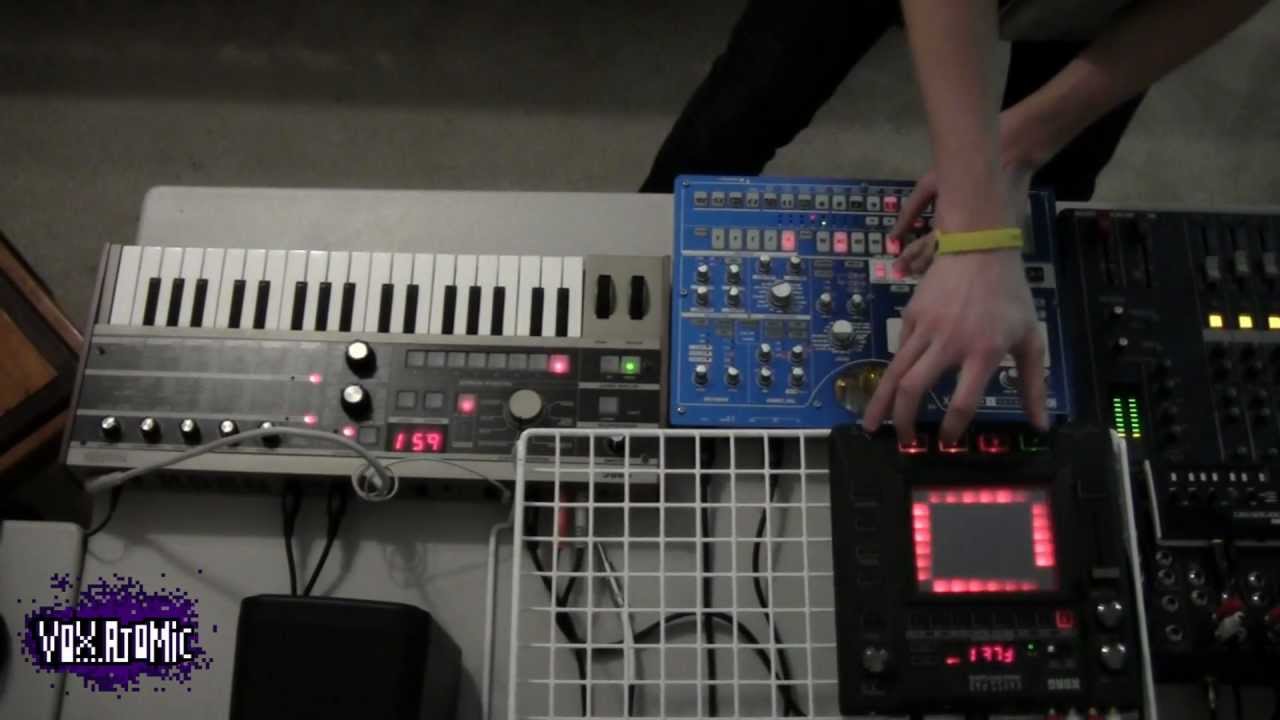 Deadmau5 - Ghosts N Stuff LIVE Synth Cover (Vox Atomic) - YouTube