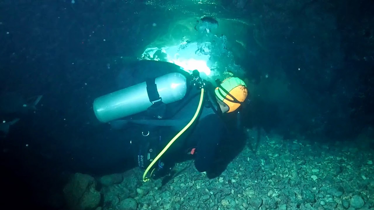 Paniau night dive - YouTube