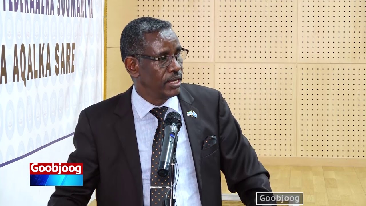 SENATOR FARTAAG OO KA ARAGTI DHIIBANAYA SHARCIGA DUULISTA RAYIDKA - YouTube