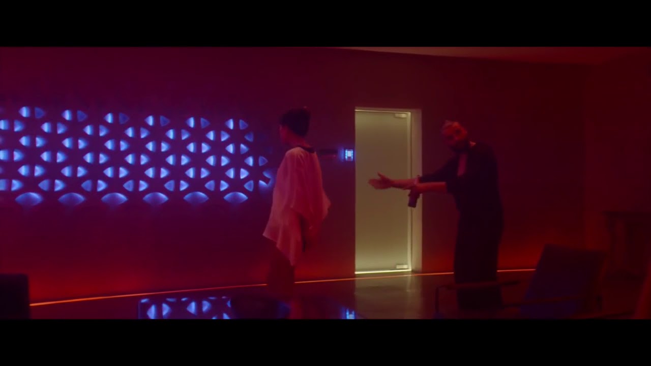 ex machina- Oscar Isaac sexy dance - YouTube