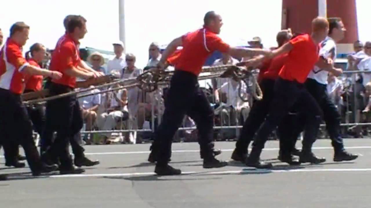 Armed Forces Day - Plymouth Hoe - Field Gun Run ( Final Run! ) - YouTube