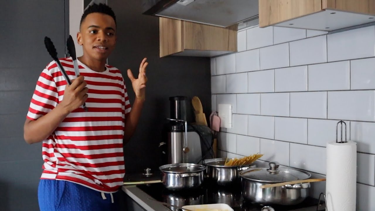 I TRIED COOKING A VIRAL DINNER - YouTube