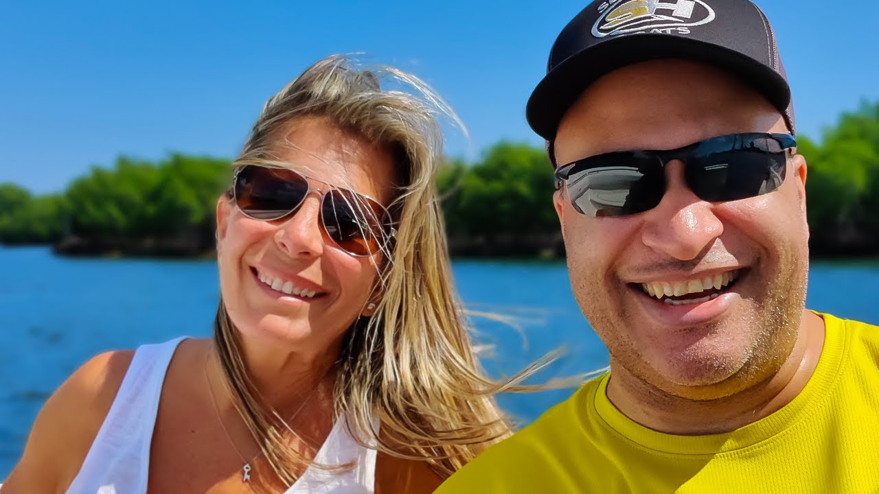 Relaxing boat ride with friends - YouTube