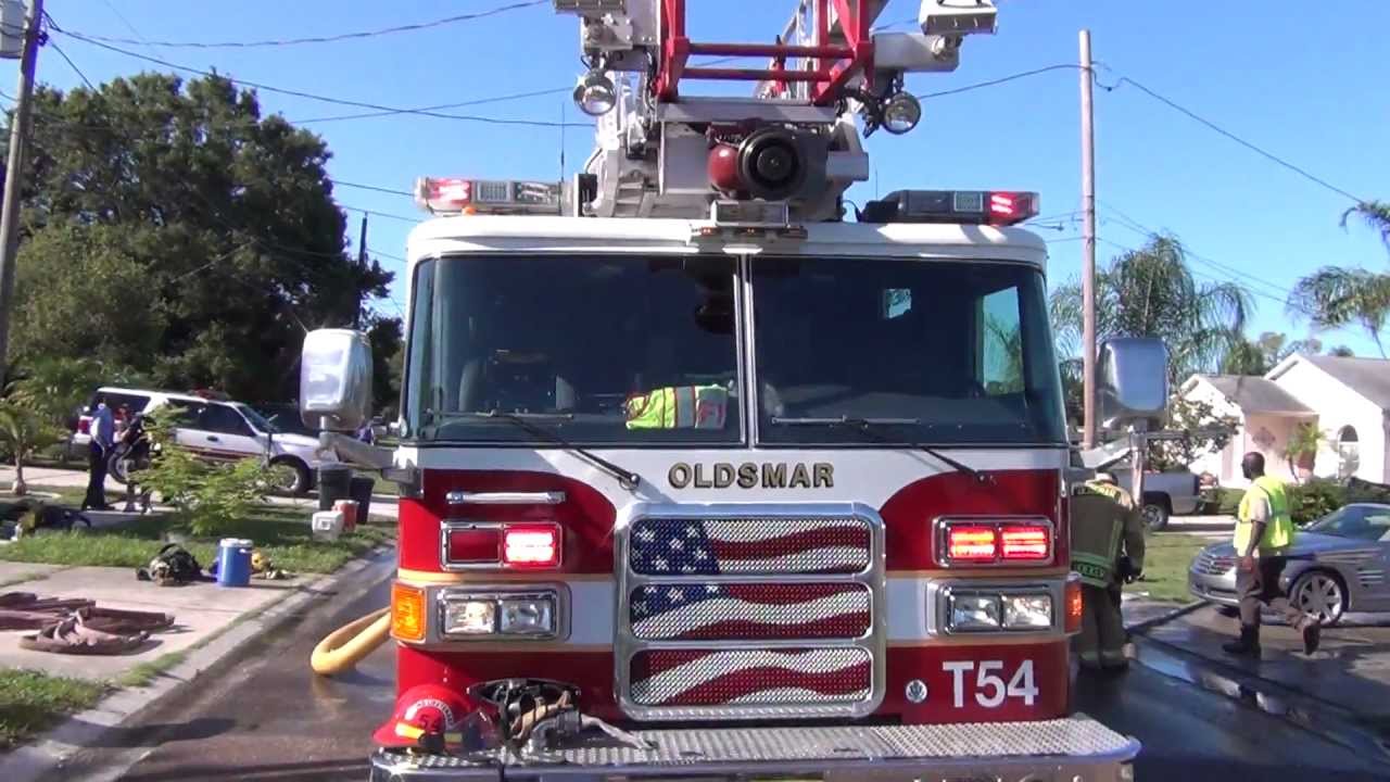 OLDSMAR FIRE RESCUE TRUCK 54 AT A HOUSE FIRE - YouTube