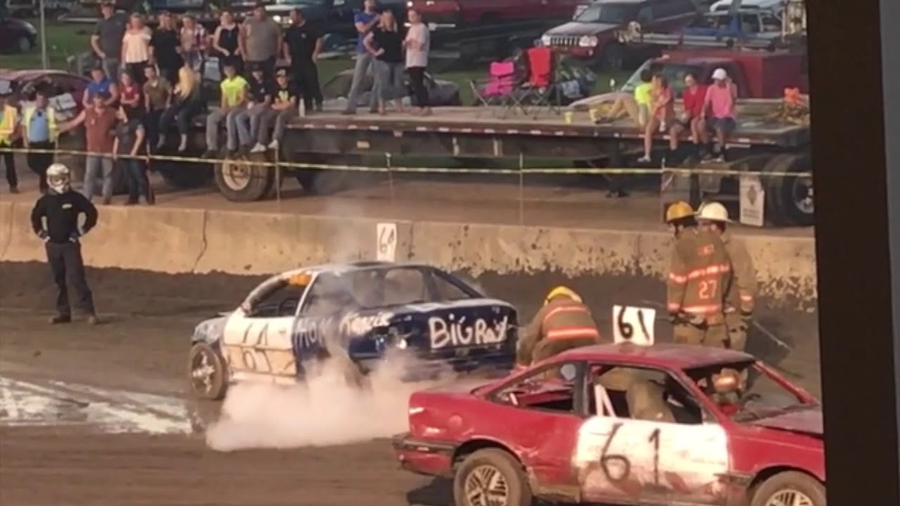 Gratz Fair figure 8 racing action! - YouTube