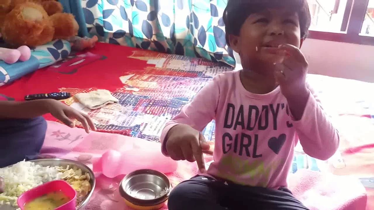 Kids eating with hand Challenge - YouTube