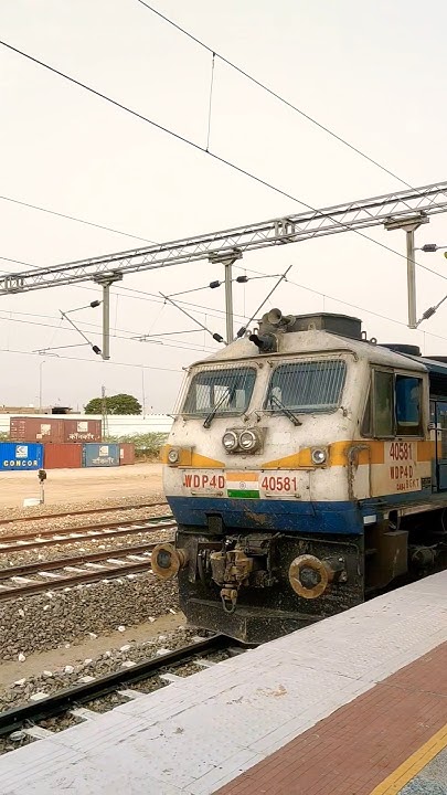 WDP4D 40581 Locomotive Indian Railways #wdp4d #wdp4b #wdp4 #shorts #trending #viral #railfan ...
