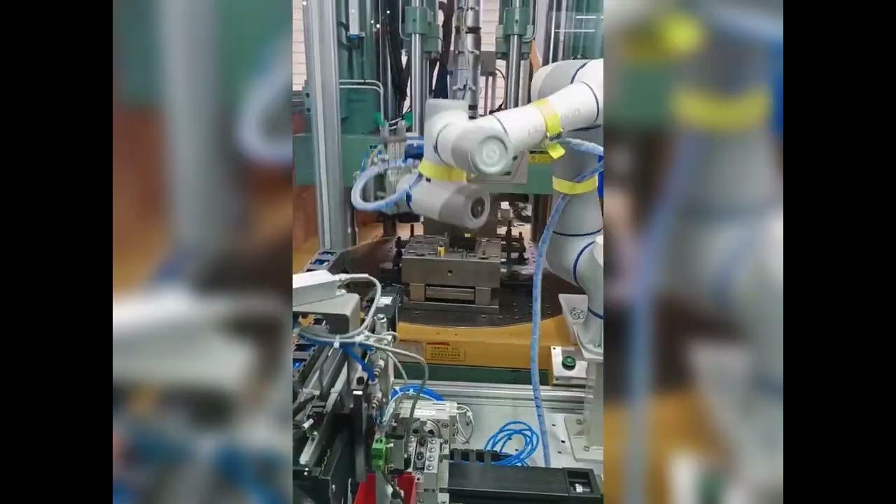 DOBOT CR7 Machine Tool Loading & Unloading - Automotive Industry - YouTube