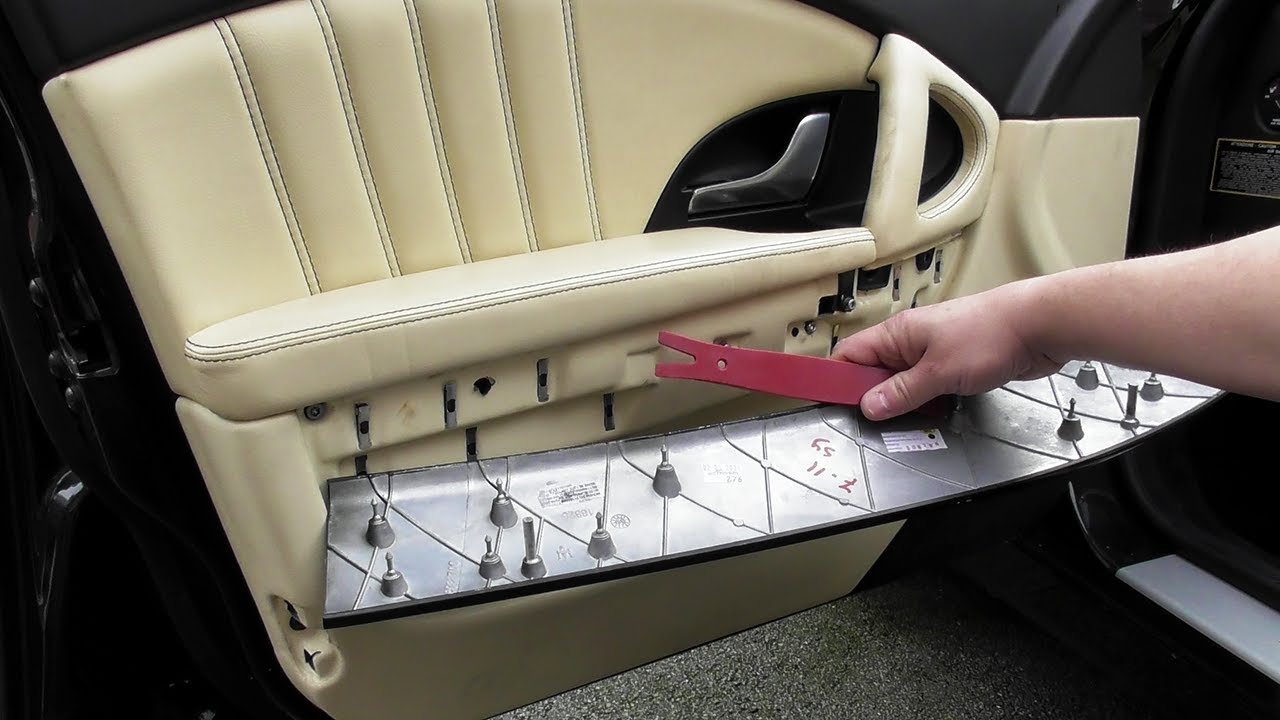 How to REMOVE THE FRONT DOOR PANEL / CARD on a Maserati Quattroporte ...