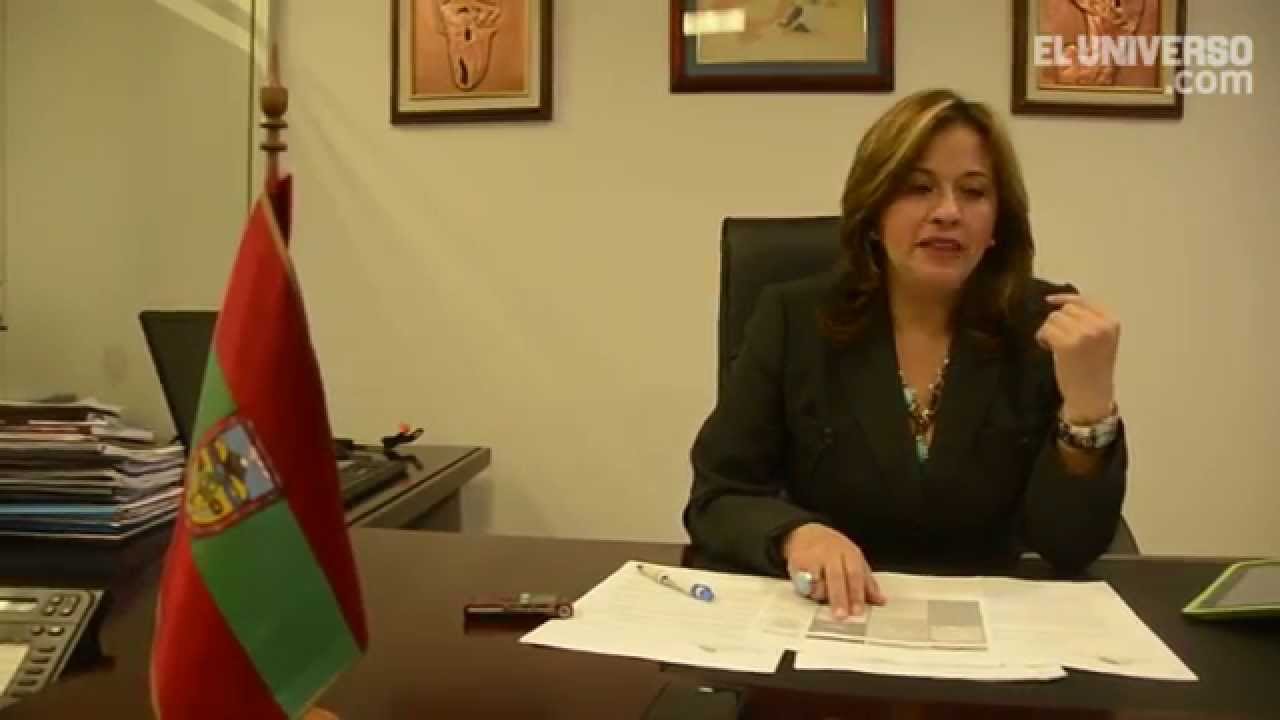 Betty Carrillo: El IESS forma parte del Estado - YouTube