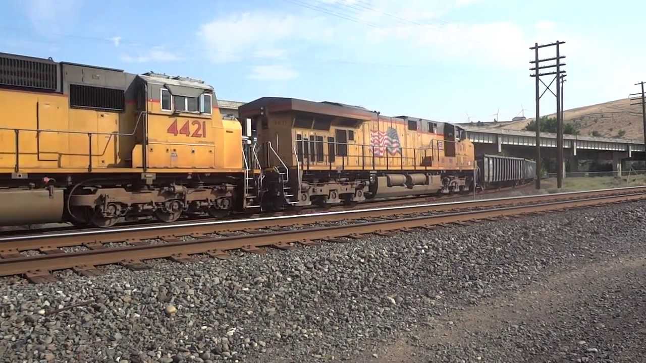Union Pacific Railroad #8366 EBD empty garbage train enters mainline ...