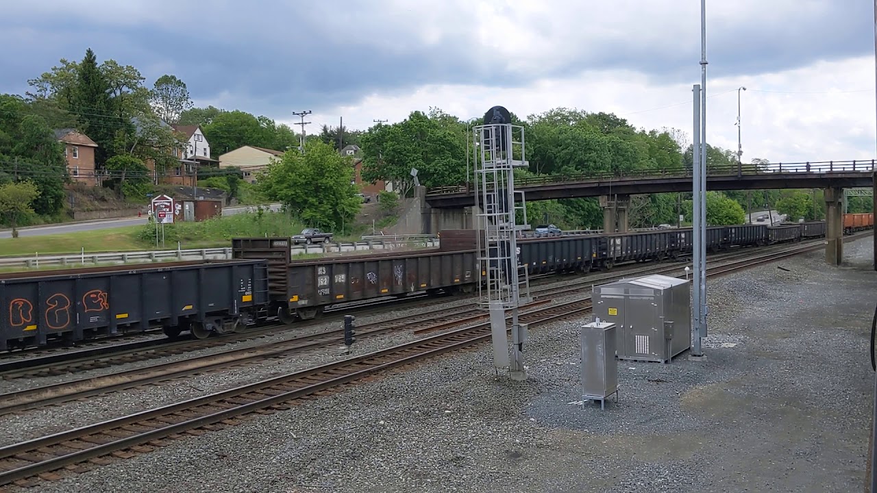 2 sd60E's at Conway pa ft old CONRAIL MOW car - YouTube