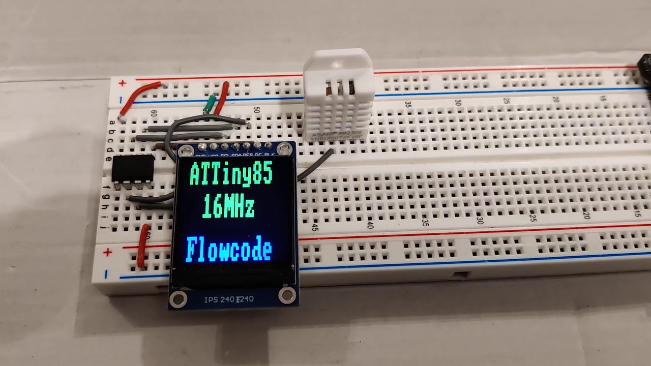 attiny85 ST7789 Demo Flowcode v8 - YouTube