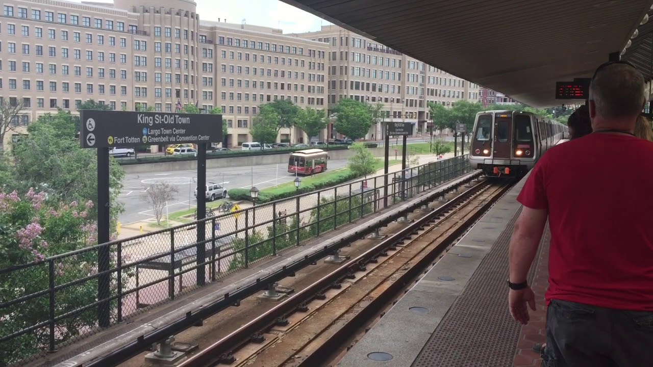 Washington Metro Arrives At King Street-Old Town - YouTube