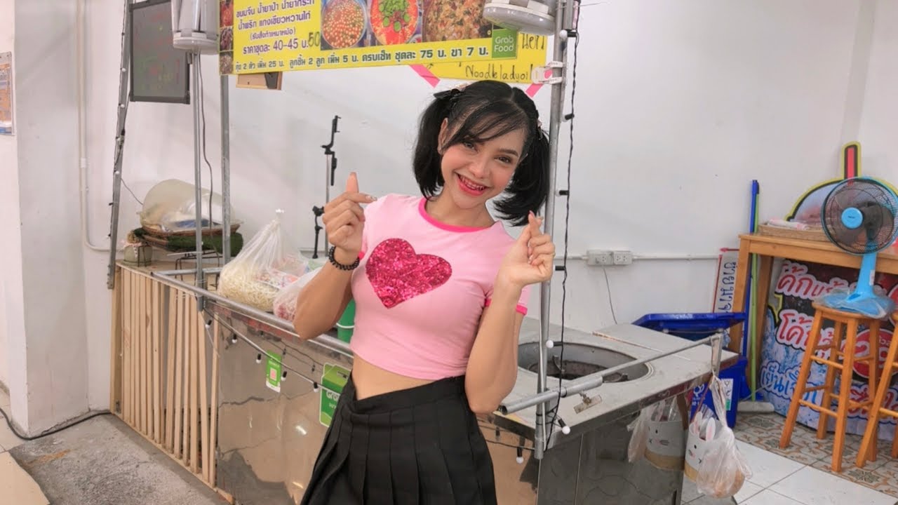 LIVE Street Food Community 🌍 Adventures of Noodle Lady in Bangkok ...