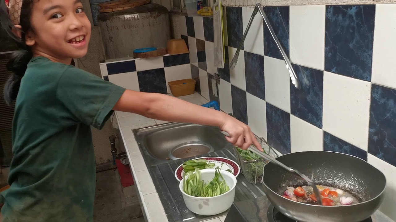 KID COOKING PORK SINIGANG - VERY EASY - YouTube