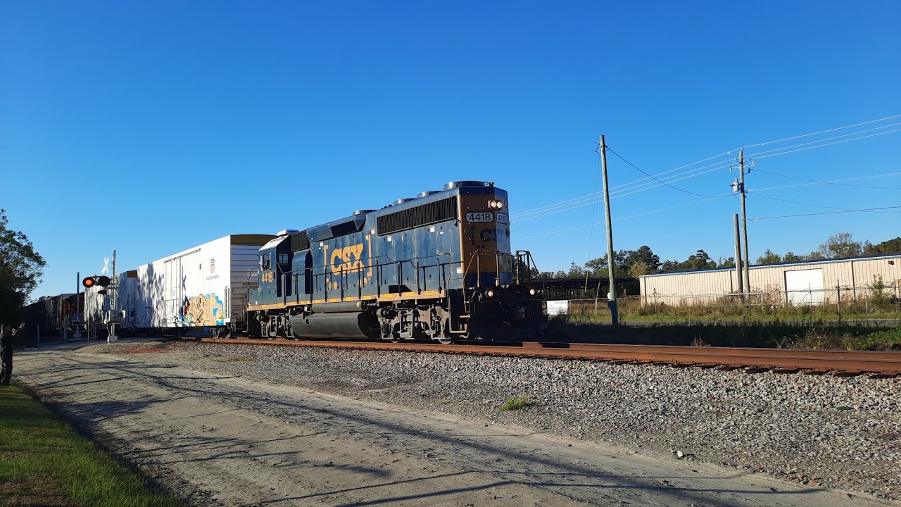 CSX 4418 GP40-2 LHF F706-08 Heading Back North With A Few Cars Hauled - Pembroke, NC - YouTube